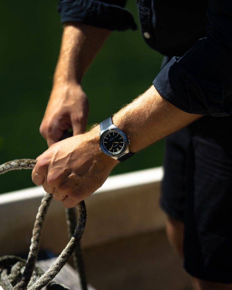 Fortis Marinemaster M-44 Black Resin – F8120017 – 4,640 USD – The Watch ...